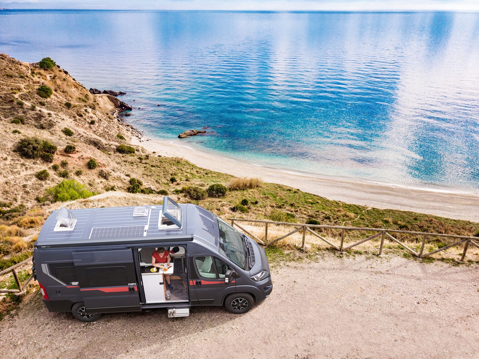 Fourgons aménagés lit garage 4 places Pilote